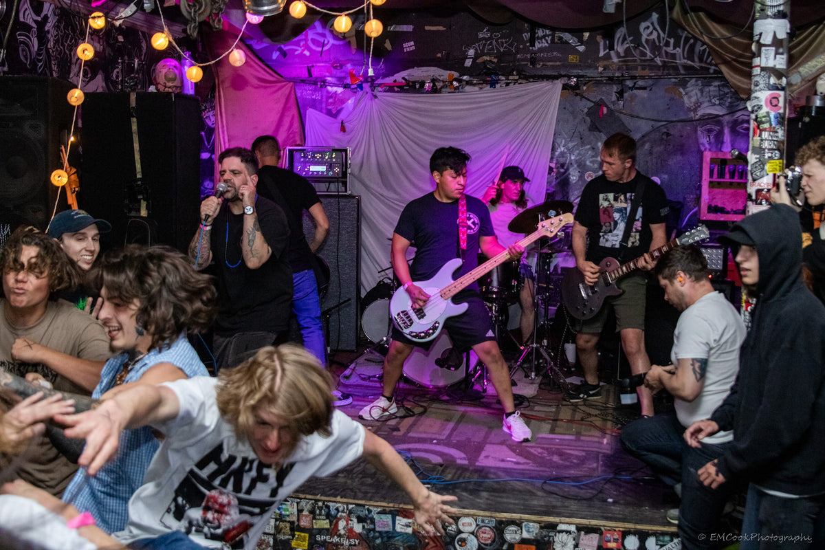 Time x Heist: Split with Without Love – STRAIGHTEDGEWORLDWIDE